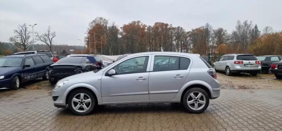 Pelēks Opel Astra 2008 Valmiera, ar dzinēja tilpumu 1.60 L un nobraukumu 217 tūkst. km par 1950 €, foto 7 vietnē AUTOMOTO.COM.LV