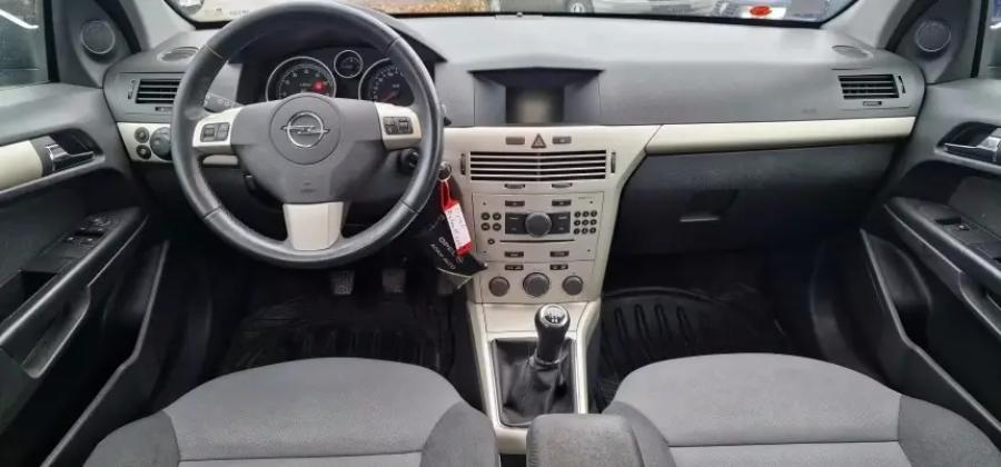 Pelēks Opel Astra 2008 Valmiera, ar dzinēja tilpumu 1.60 L un nobraukumu 217 tūkst. km par 1950 €, foto 10 vietnē AUTOMOTO.COM.LV