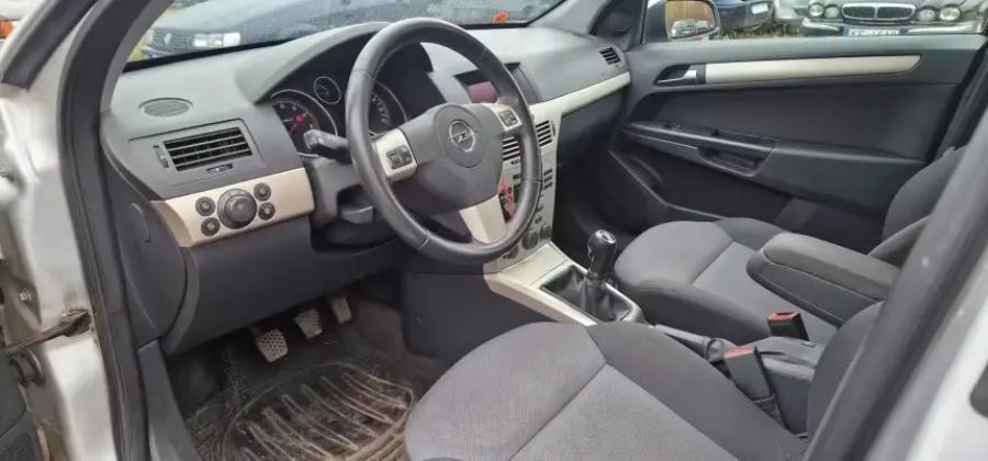Pelēks Opel Astra 2008 Valmiera, ar dzinēja tilpumu 1.60 L un nobraukumu 217 tūkst. km par 1950 €, foto 11 vietnē AUTOMOTO.COM.LV