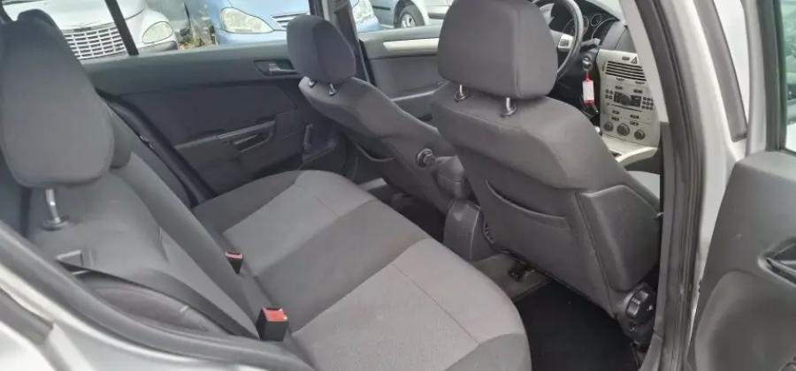 Pelēks Opel Astra 2008 Valmiera, ar dzinēja tilpumu 1.60 L un nobraukumu 217 tūkst. km par 1950 €, foto 14 vietnē AUTOMOTO.COM.LV