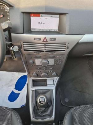 Pelēks Opel Astra 2008 Kauņa, ar dzinēja tilpumu 1.90 L un nobraukumu 208 tūkst. km par 1990 €, foto 23 vietnē AUTOMOTO.COM.LV