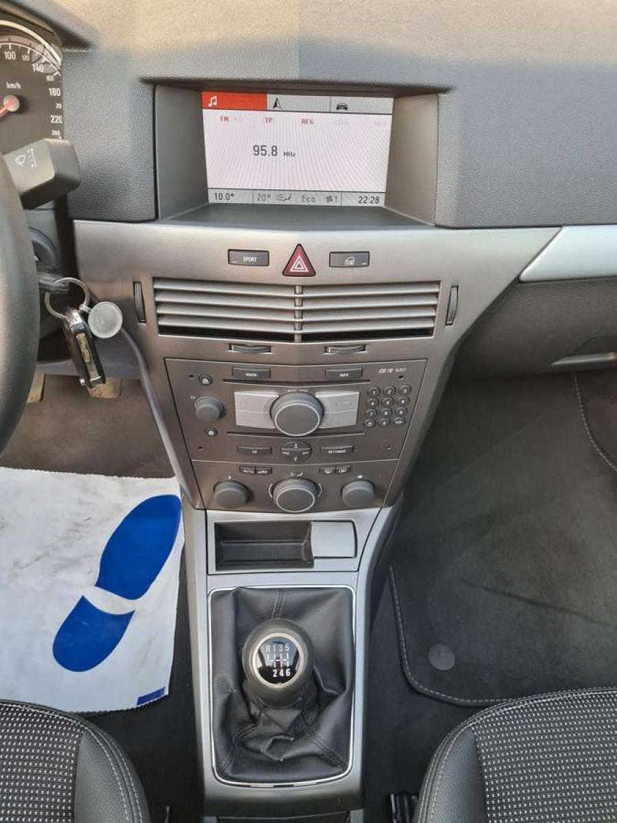 Pelēks Opel Astra 2008 Kauņa, ar dzinēja tilpumu 1.90 L un nobraukumu 208 tūkst. km par 1990 €, foto 23 vietnē AUTOMOTO.COM.LV