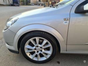 Pelēks Opel Astra 2008 Kauņa, ar dzinēja tilpumu 1.90 L un nobraukumu 208 tūkst. km par 1990 €, foto 31 vietnē AUTOMOTO.COM.LV
