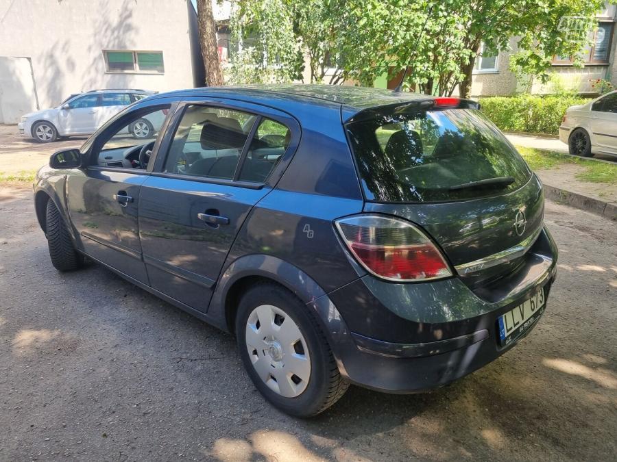 Grey Opel Astra 2008 in Kaunas, with an engine capacity of 1.40 L and mileage of 218 thousand km for 850 €, photo 4 on AUTOMOTO.COM.LV