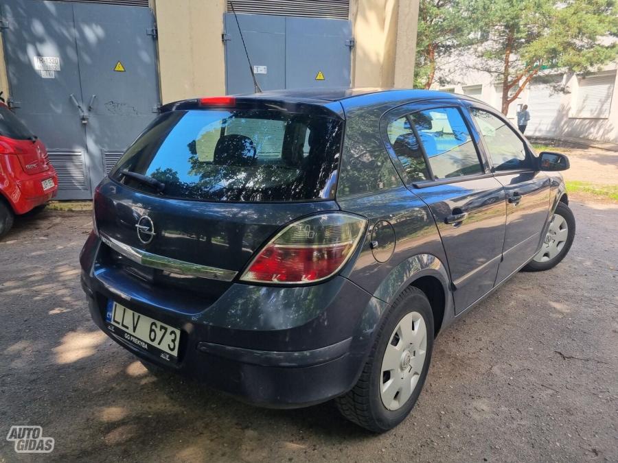 Grey Opel Astra 2008 in Kaunas, with an engine capacity of 1.40 L and mileage of 218 thousand km for 850 €, photo 5 on AUTOMOTO.COM.LV