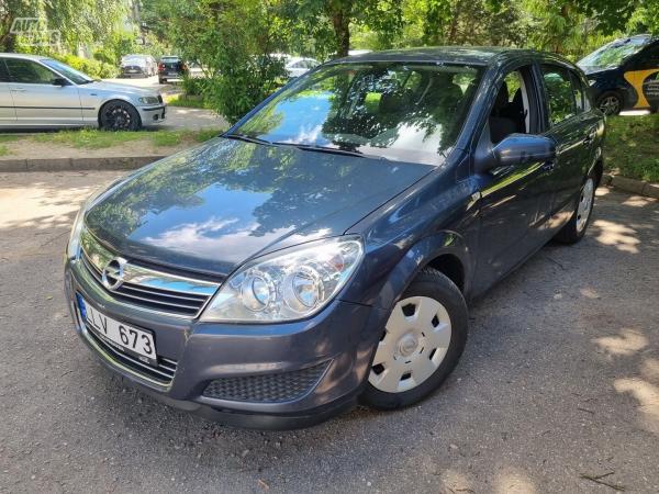 Grey Opel Astra 2008 in Kaunas, with an engine capacity of 1.40 L and mileage of 218 thousand km for 700 €, photo 1 on AUTOMOTO.COM.LV