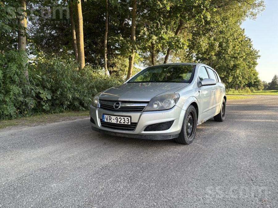 Pelēks Opel Astra 2008 Bauska, ar dzinēja tilpumu 1.70 L un nobraukumu 305 tūkst. km par 600 €, foto 1 vietnē AUTOMOTO.COM.LV