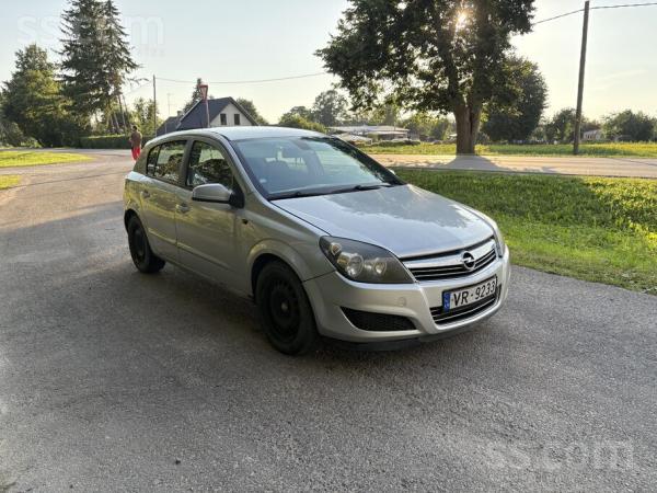 Pelēks Opel Astra 2008 Bauska, ar dzinēja tilpumu 1.70 L un nobraukumu 305 tūkst. km par 600 €, foto 2 vietnē AUTOMOTO.COM.LV
