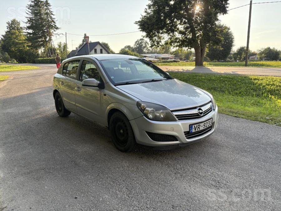 Pelēks Opel Astra 2008 Bauska, ar dzinēja tilpumu 1.70 L un nobraukumu 305 tūkst. km par 600 €, foto 3 vietnē AUTOMOTO.COM.LV
