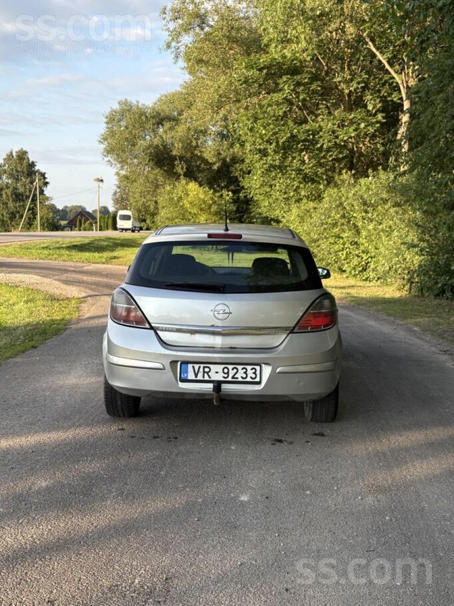 Pelēks Opel Astra 2008 Bauska, ar dzinēja tilpumu 1.70 L un nobraukumu 305 tūkst. km par 600 €, foto 4 vietnē AUTOMOTO.COM.LV