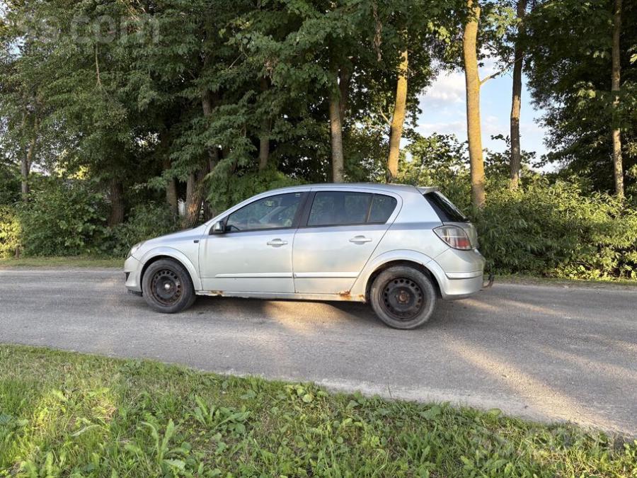 Pelēks Opel Astra 2008 Bauska, ar dzinēja tilpumu 1.70 L un nobraukumu 305 tūkst. km par 600 €, foto 5 vietnē AUTOMOTO.COM.LV
