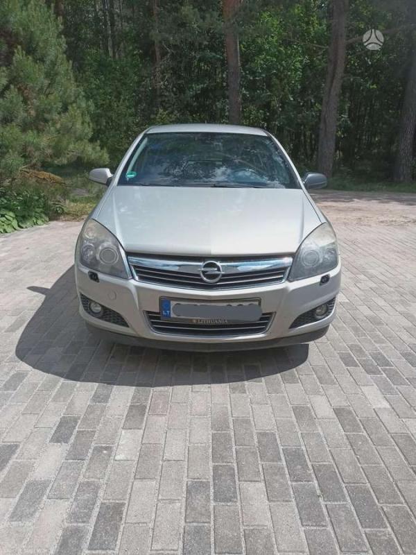 Pelēks Opel Astra 2008 Viļņa, ar dzinēja tilpumu 1.91 L un nobraukumu 273 tūkst. km par 2150 €, foto 2 vietnē AUTOMOTO.COM.LV