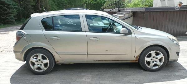 Pelēks Opel Astra 2008 Viļņa, ar dzinēja tilpumu 1.91 L un nobraukumu 273 tūkst. km par 2150 €, foto 4 vietnē AUTOMOTO.COM.LV