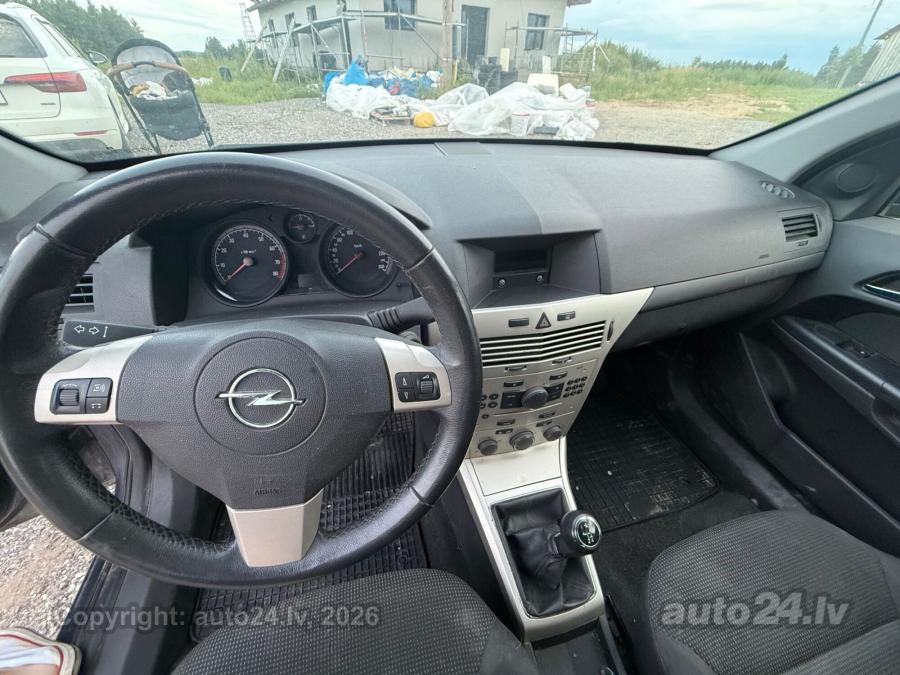 Grey Opel Astra 2008 in Elva, with an engine capacity of 1.40 L and mileage of 176 thousand km for 1500 €, photo 4 on AUTOMOTO.COM.LV