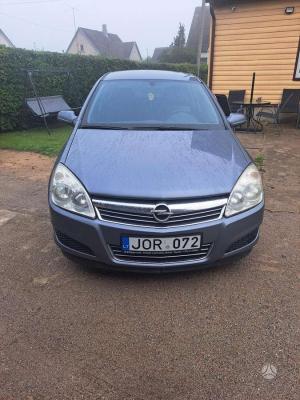 Grey Opel Astra 2008 in Kursenai, with an engine capacity of 1.91 L and mileage of 250 thousand km for 750 €, photo  on AUTOMOTO.COM.LV