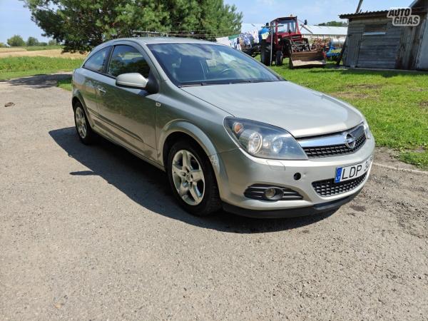 Grey Opel Astra 2008 in Marijampole, with an engine capacity of 1.70 L and mileage of 286 thousand km for 1099 €, photo 3 on AUTOMOTO.COM.LV