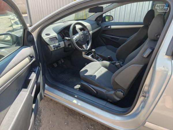 Grey Opel Astra 2008 in Marijampole, with an engine capacity of 1.70 L and mileage of 286 thousand km for 1099 €, photo 8 on AUTOMOTO.COM.LV