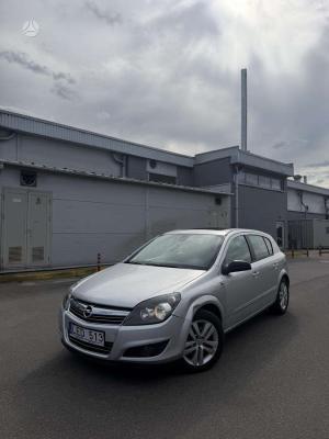 Grey Opel Astra 2008 in Vilnius, with an engine capacity of 1.91 L and mileage of 234 thousand km for 1350 €, photo  on AUTOMOTO.COM.LV