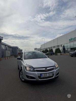Grey Opel Astra 2008 in Vilnius, with an engine capacity of 1.91 L and mileage of 234 thousand km for 1350 €, photo 4 on AUTOMOTO.COM.LV