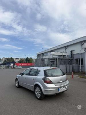 Grey Opel Astra 2008 in Vilnius, with an engine capacity of 1.91 L and mileage of 234 thousand km for 1350 €, photo 5 on AUTOMOTO.COM.LV