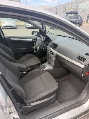 Grey Opel Astra 2008 in Vilnius, with an engine capacity of 1.91 L and mileage of 234 thousand km for 1350 €, photo 8 on AUTOMOTO.COM.LV