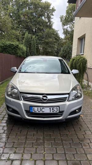 Grey Opel Astra 2008 in Kaunas, with an engine capacity of 1.60 L and mileage of 146 thousand km for 3150 €, photo  on AUTOMOTO.COM.LV