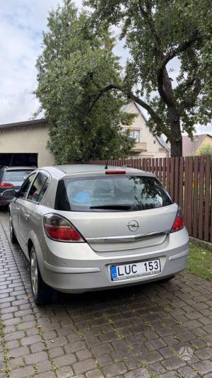 Grey Opel Astra 2008 in Kaunas, with an engine capacity of 1.60 L and mileage of 146 thousand km for 3150 €, photo 4 on AUTOMOTO.COM.LV