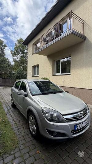 Grey Opel Astra 2008 in Kaunas, with an engine capacity of 1.60 L and mileage of 146 thousand km for 3150 €, photo 6 on AUTOMOTO.COM.LV