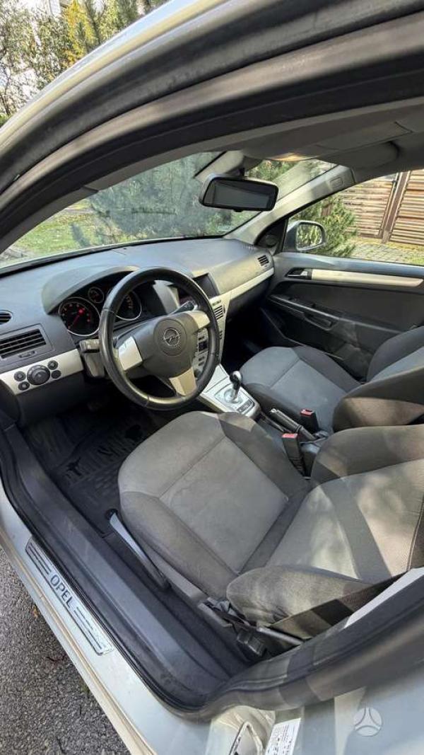 Pelēks Opel Astra 2008 Kauņa, ar dzinēja tilpumu 1.60 L un nobraukumu 146 tūkst. km par 3150 €, foto 6 vietnē AUTOMOTO.COM.LV