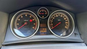 Grey Opel Astra 2008 in Kaunas, with an engine capacity of 1.60 L and mileage of 146 thousand km for 3150 €, photo 8 on AUTOMOTO.COM.LV