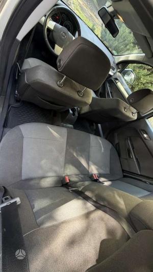 Grey Opel Astra 2008 in Kaunas, with an engine capacity of 1.60 L and mileage of 146 thousand km for 3150 €, photo 13 on AUTOMOTO.COM.LV