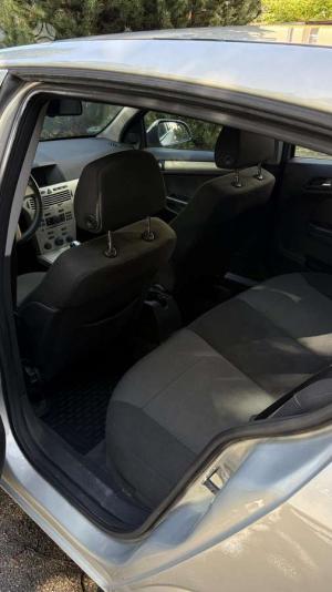 Grey Opel Astra 2008 in Kaunas, with an engine capacity of 1.60 L and mileage of 146 thousand km for 3150 €, photo 14 on AUTOMOTO.COM.LV