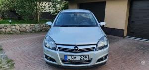 Grey Opel Astra 2008 in Vilnius, with an engine capacity of 1.80 L and mileage of 220 thousand km for 2900 €, photo 3 on AUTOMOTO.COM.LV