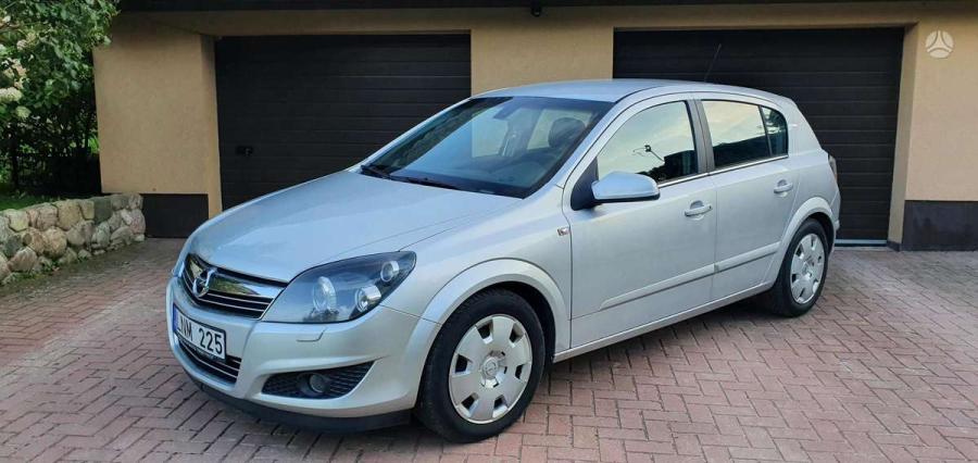 Grey Opel Astra 2008 in Vilnius, with an engine capacity of 1.80 L and mileage of 220 thousand km for 2900 €, photo 5 on AUTOMOTO.COM.LV