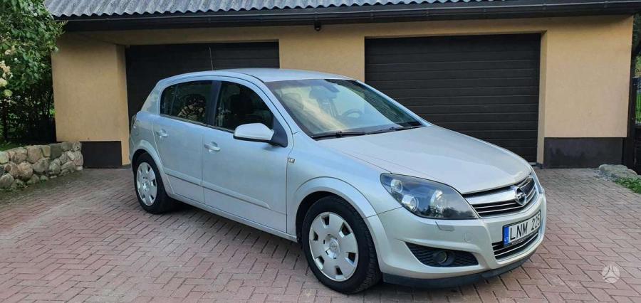 Grey Opel Astra 2008 in Vilnius, with an engine capacity of 1.80 L and mileage of 220 thousand km for 2900 €, photo 6 on AUTOMOTO.COM.LV