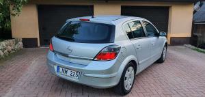 Grey Opel Astra 2008 in Vilnius, with an engine capacity of 1.80 L and mileage of 220 thousand km for 2900 €, photo 9 on AUTOMOTO.COM.LV