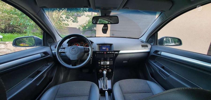 Grey Opel Astra 2008 in Vilnius, with an engine capacity of 1.80 L and mileage of 220 thousand km for 2900 €, photo 19 on AUTOMOTO.COM.LV