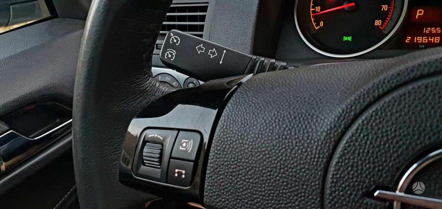 Grey Opel Astra 2008 in Vilnius, with an engine capacity of 1.80 L and mileage of 220 thousand km for 2900 €, photo 20 on AUTOMOTO.COM.LV