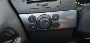 Grey Opel Astra 2008 in Vilnius, with an engine capacity of 1.80 L and mileage of 220 thousand km for 2900 €, photo 24 on AUTOMOTO.COM.LV