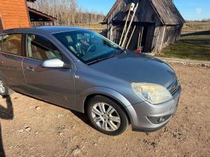 Grey Opel Astra 2008 in Kaunas, with an engine capacity of 1.69 L and mileage of 362 thousand km for 1300 €, photo 3 on AUTOMOTO.COM.LV