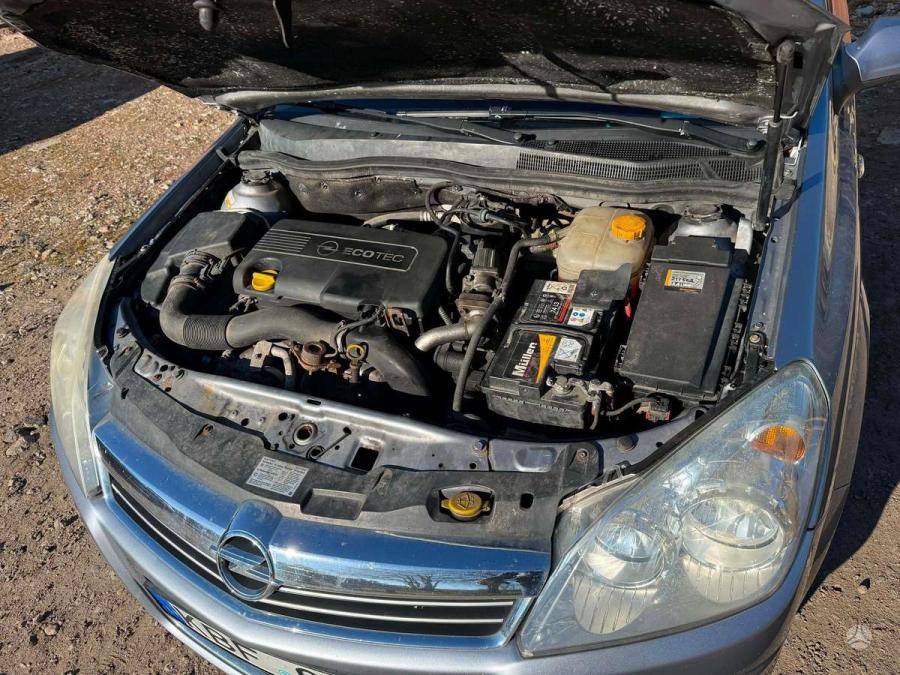 Grey Opel Astra 2008 in Kaunas, with an engine capacity of 1.69 L and mileage of 362 thousand km for 1300 €, photo 6 on AUTOMOTO.COM.LV