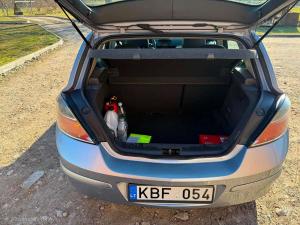 Grey Opel Astra 2008 in Kaunas, with an engine capacity of 1.69 L and mileage of 362 thousand km for 1300 €, photo 7 on AUTOMOTO.COM.LV