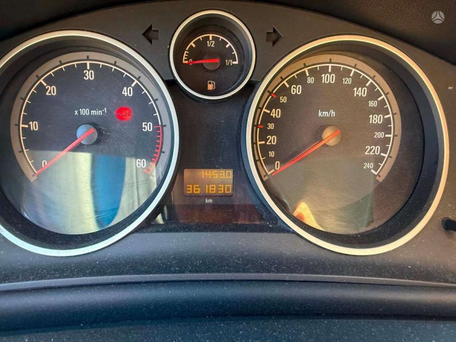 Grey Opel Astra 2008 in Kaunas, with an engine capacity of 1.69 L and mileage of 362 thousand km for 1300 €, photo 8 on AUTOMOTO.COM.LV