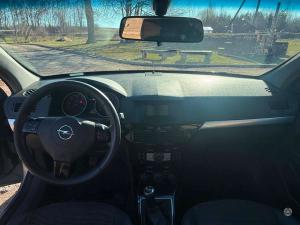 Grey Opel Astra 2008 in Kaunas, with an engine capacity of 1.69 L and mileage of 362 thousand km for 1300 €, photo 10 on AUTOMOTO.COM.LV