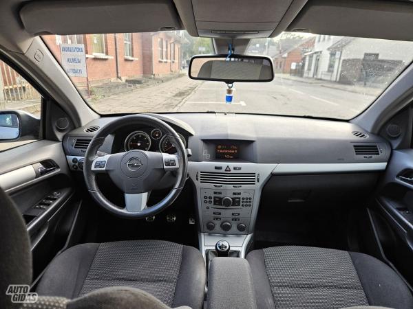 Grey Opel Astra 2008 in Radviliskis, with an engine capacity of 1.90 L and mileage of 255 thousand km for 1200 €, photo 7 on AUTOMOTO.COM.LV