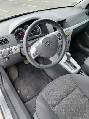 Pelēks Opel Astra 2008 Šauļi, ar dzinēja tilpumu 1.80 L un nobraukumu 109 tūkst. km par 2999 €, foto 9 vietnē AUTOMOTO.COM.LV