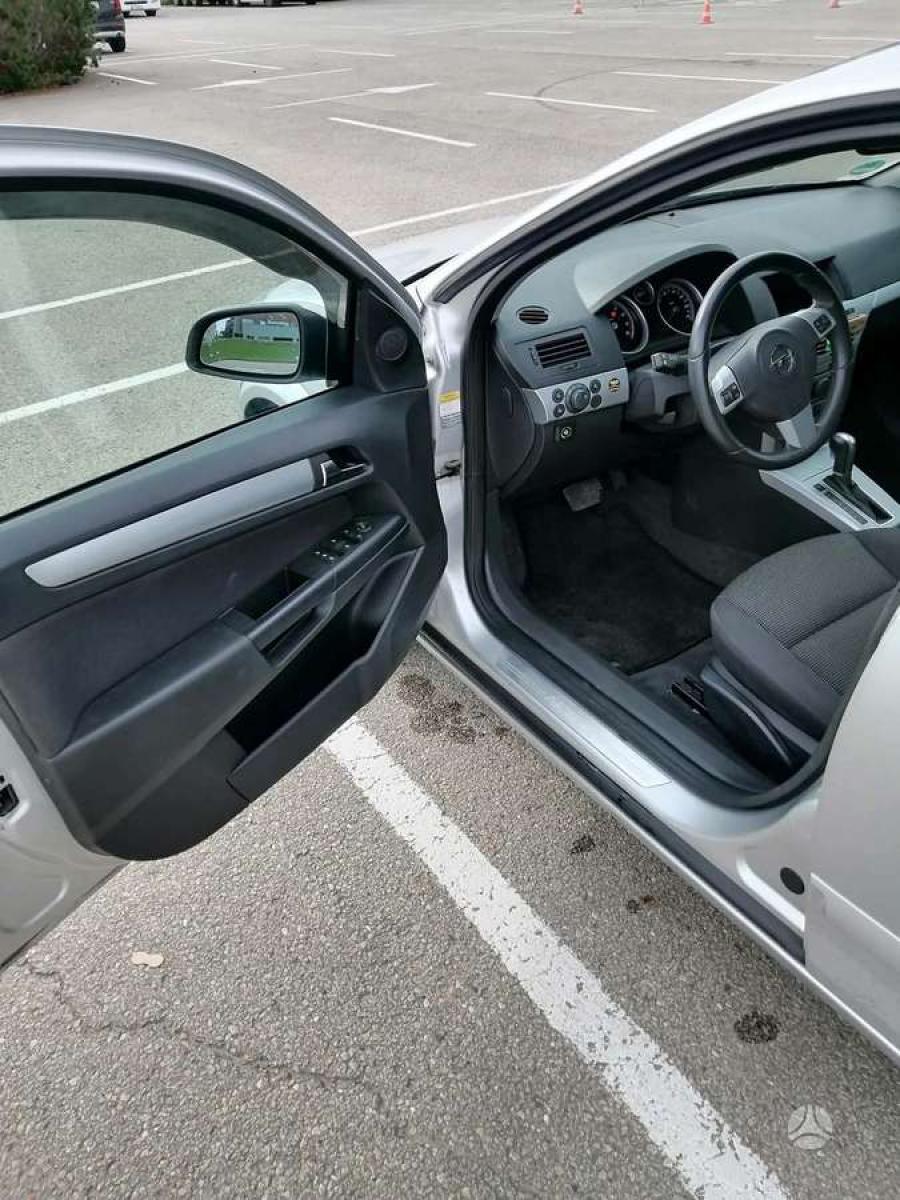 Pelēks Opel Astra 2008 Šauļi, ar dzinēja tilpumu 1.80 L un nobraukumu 109 tūkst. km par 2999 €, foto 10 vietnē AUTOMOTO.COM.LV
