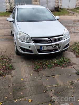 Grey Opel Astra 2008 in Valmiera, with an engine capacity of 1.60 L and mileage of 257 thousand km for 600 €, photo 6 on AUTOMOTO.COM.LV