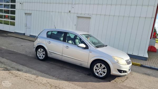 Pelēks Opel Astra 2008 Kretinga, ar dzinēja tilpumu 1.70 L un nobraukumu 352 tūkst. km par 1000 €, foto 1 vietnē AUTOMOTO.COM.LV