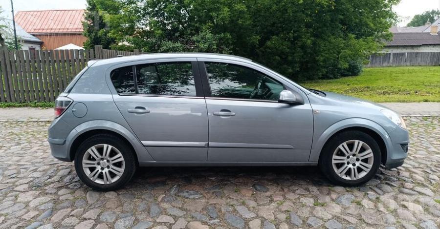 Grey Opel Astra 2009 in Jelgava, with an engine capacity of 1.70 L and mileage of 0 thousand km for 2290 €, photo 7 on AUTOMOTO.COM.LV